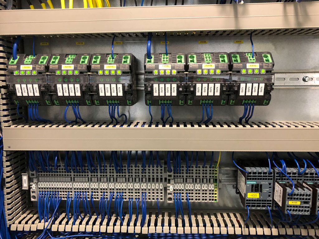 Schaltschrankbau | Intelitron GmbH | Industrietechnik ...